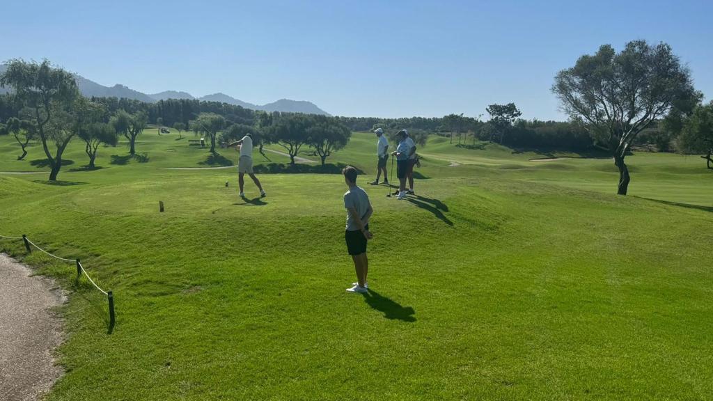 Rafael Nadal and Roger Federer Hit the Golf Course in Mallorca – Rafael ...